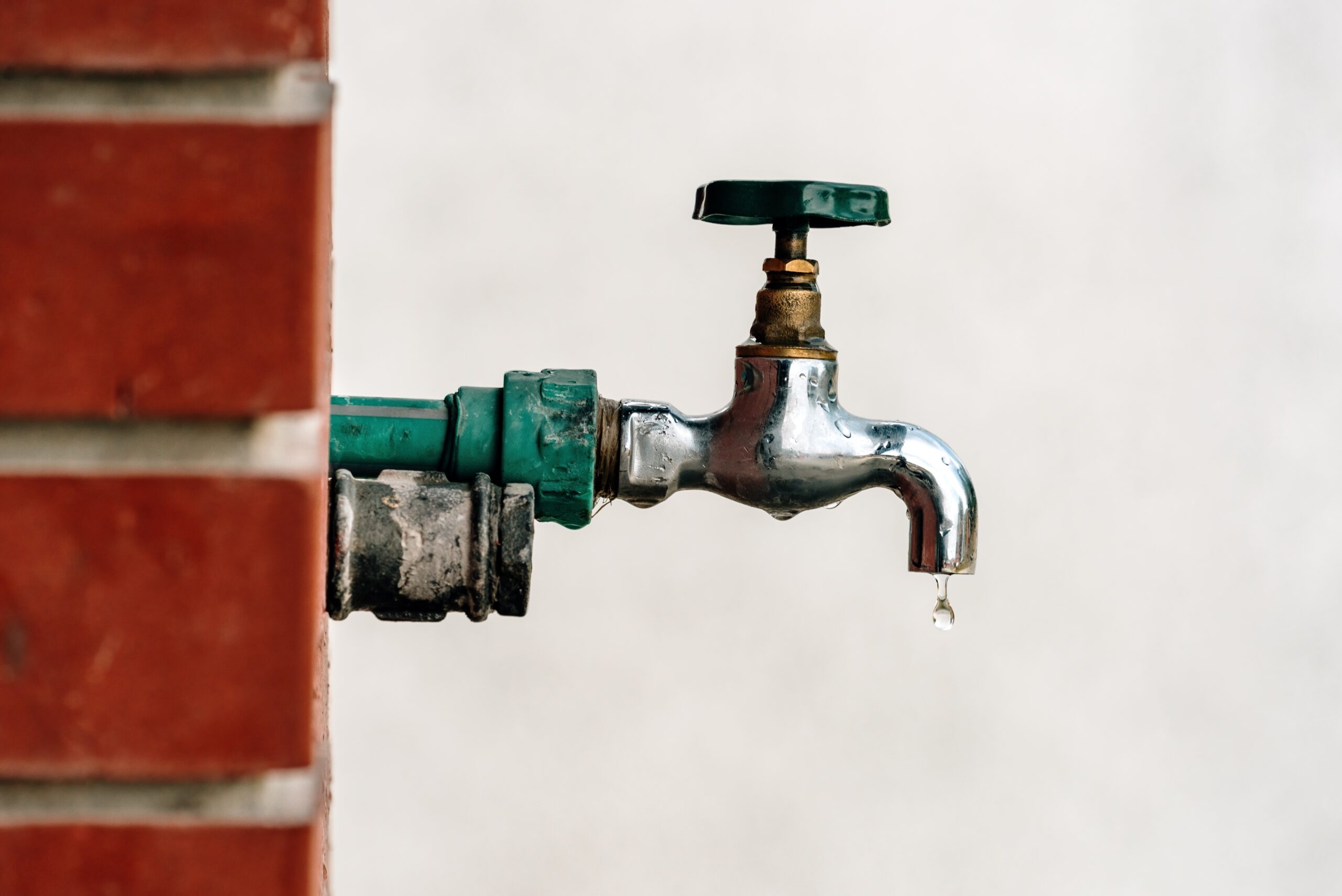 How to Fix an Outdoor Faucet That Won’t Shut Off | Supplyhouse Real Talk